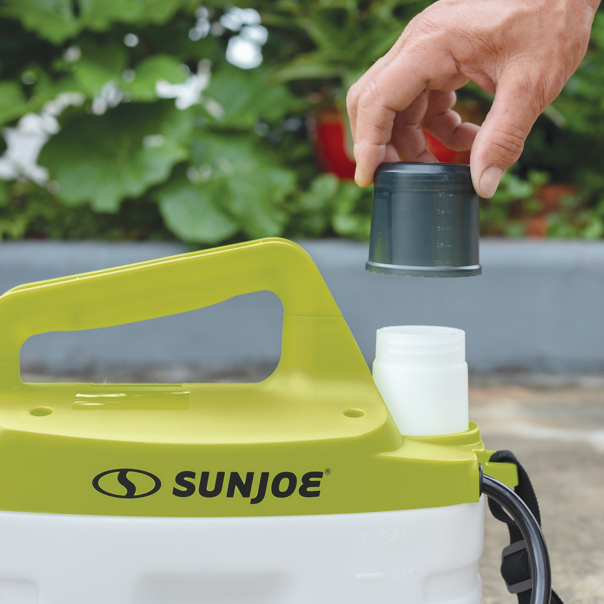 Sun Joe SJ-APS-2G Cordless All Purpose Chemical Sprayer | 4-Volt | 2-G